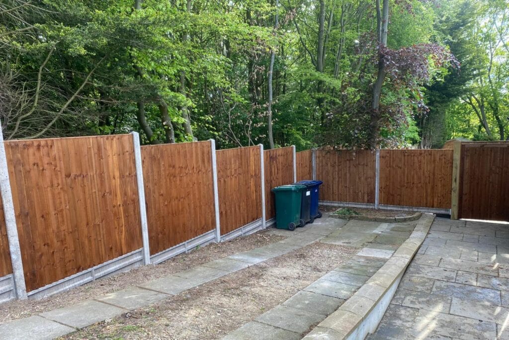 Fence Panel Installation - Herts Gardens - Free Visits